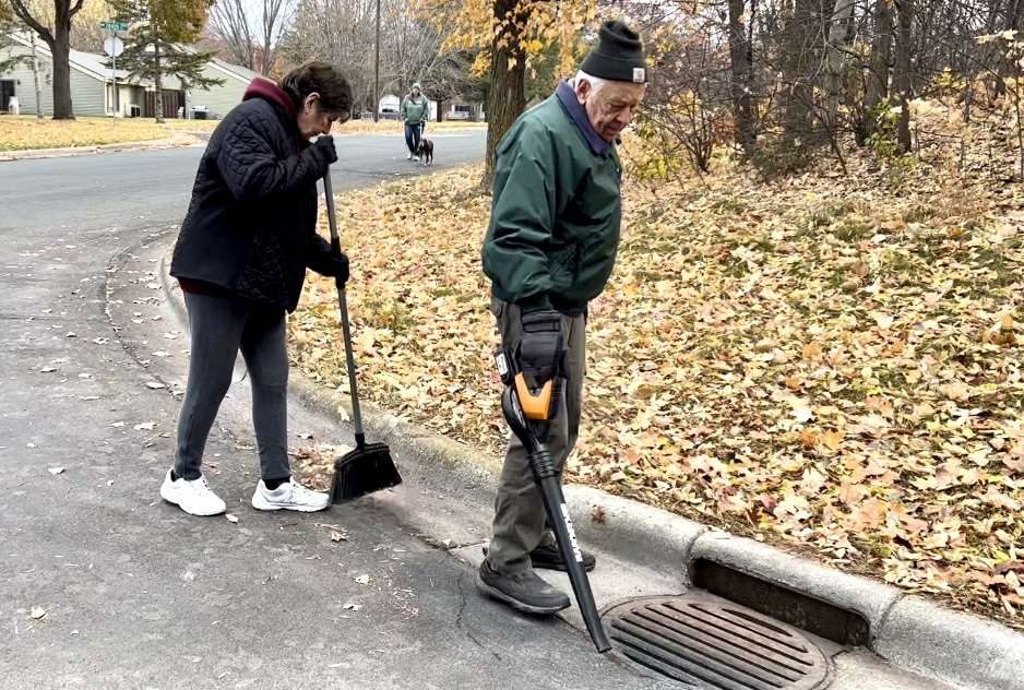 Chisago City residents sweep the streets for cleaner water – knickpoints